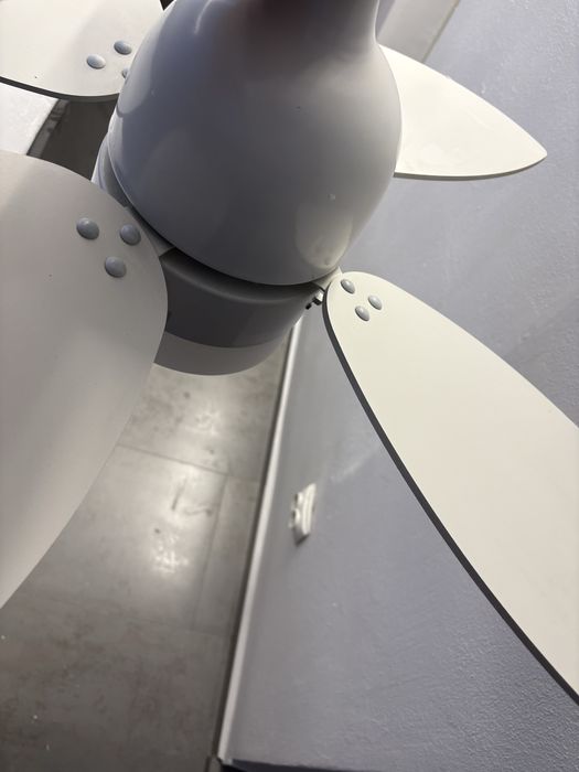 Vand lustra led 47w cu elice lemn rotative Bucuresti Sectorul 1 • OLX.ro