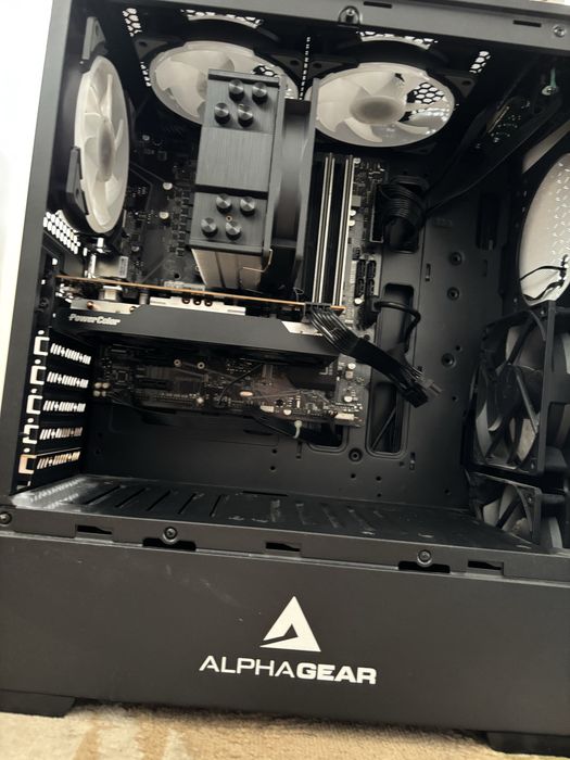 PC GAMING (Făcit de Pc Garage) Comaneasca • OLX.ro