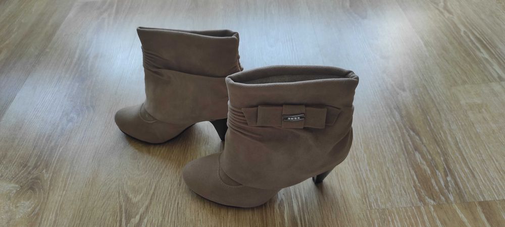 Бежови боти , номер 35 гр. Перник Хумни дол • OLX.bg