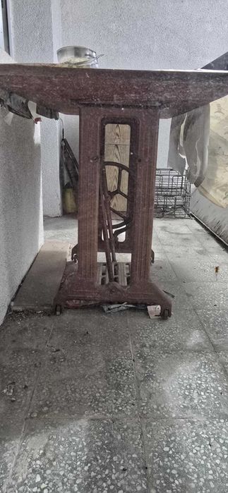 Дървена масичка с метални крака гр. София Горна баня • OLX.bg