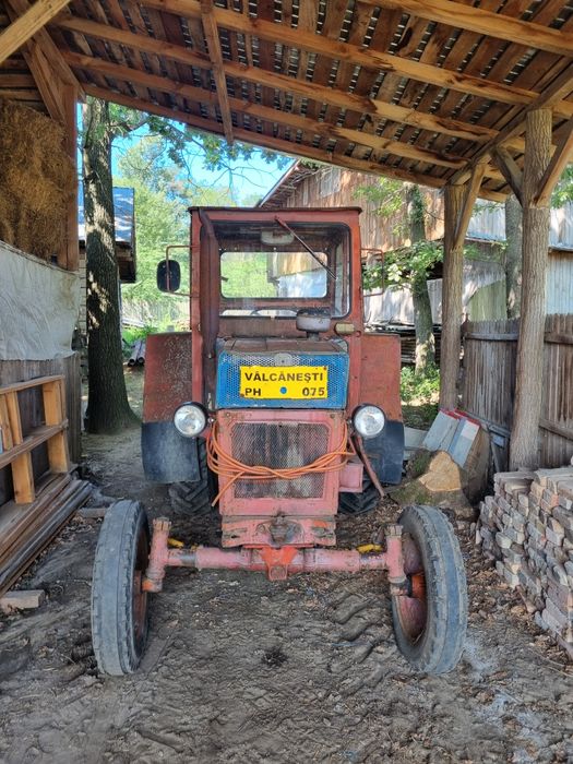 Tractor universal 650 Valcanesti • OLX.ro