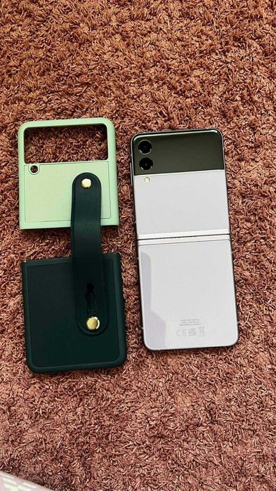 Samsung Galaxy Zflip3 256GB, и Samsung Watch 4 LTE 40 mm Gold гр ...