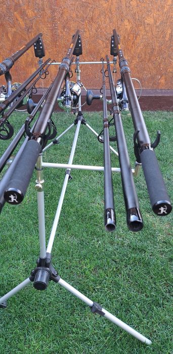 Set 3 Lansete 3,90m+3 Mulinete G65 cu Baitrunner+Rod Pod+Senzori ...