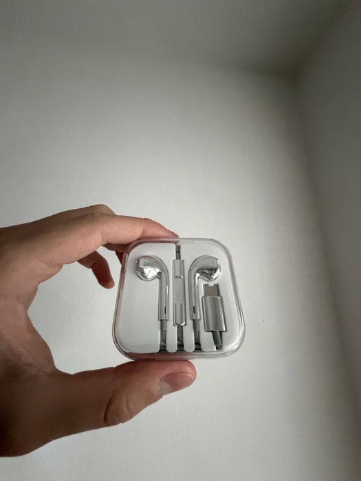 Căști chrome cu fir USB-C stil Apple Bucuresti Sectorul 3 • OLX.ro