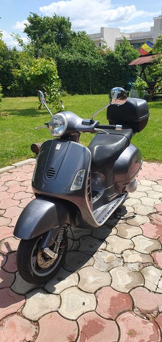 Vand Piaggio Vespa GT 200 . 1500 pret fix. Oradea • OLX.ro