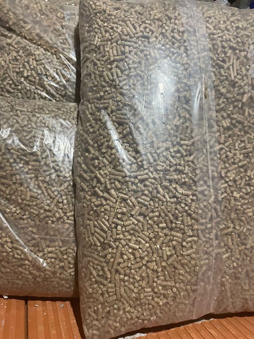 Peleti din paie 15kg un sac! Oradea • OLX.ro