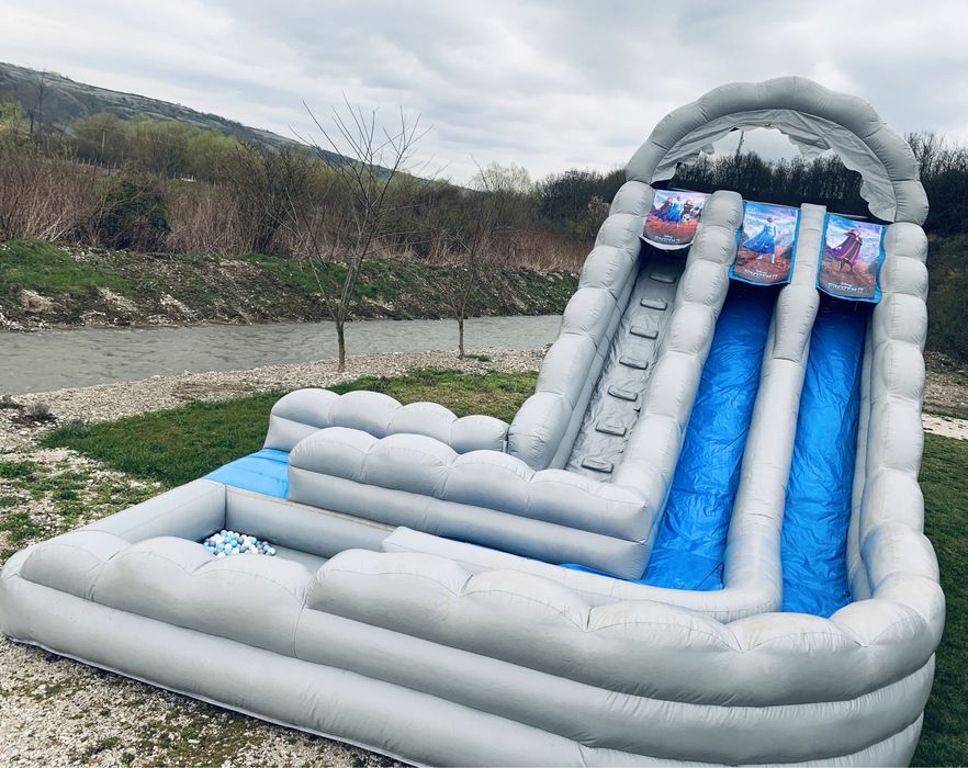 Topogan/tobogan gonflabil tematic Frozen,Elsa,Ana Aiud • OLX.ro