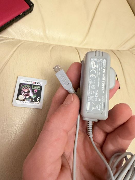 Nintendo 3DS XL Red + оригинален Super Mario калъф + Luigi’s Mansion 2 ...