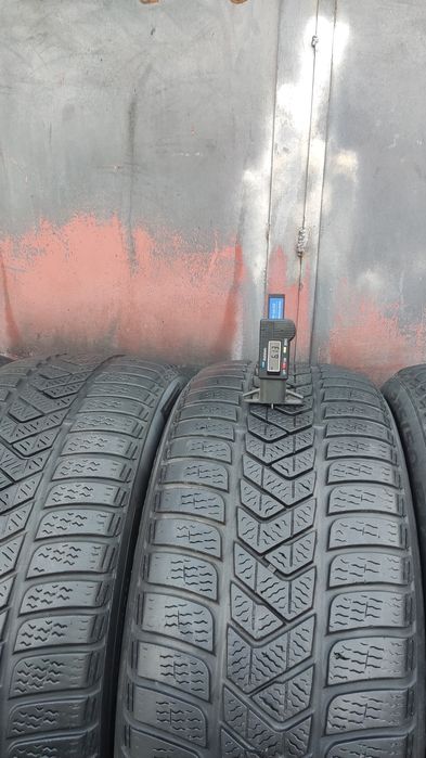 4бр. зимни гуми 225/50/17 Pirelli Sotto Zero 3 6mm Добро състояние на ...