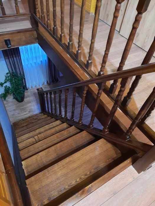 Trepte lemn masiv Stejar/Frasin contra trepte scara lemn Bucuresti ...