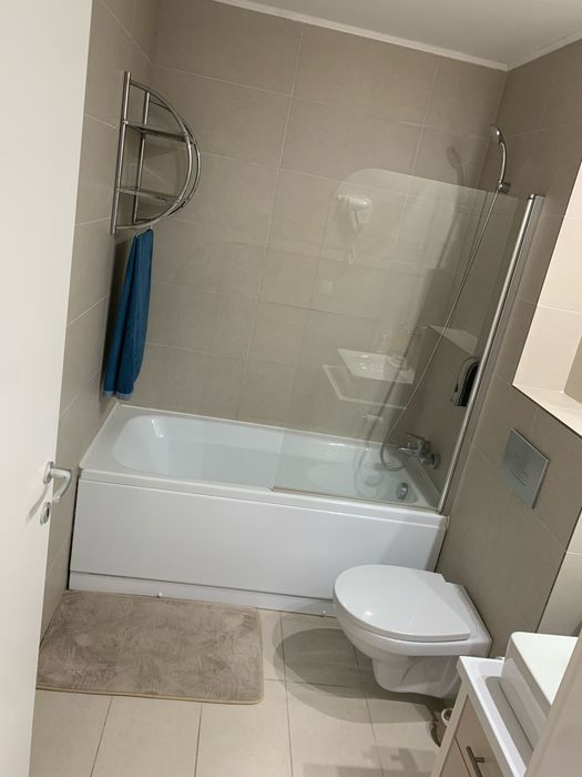 Inchiriez ap 2 camere in Complex Cosmopolis Tunari • OLX.ro