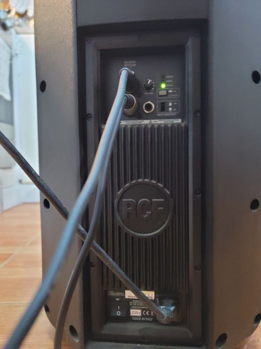 Se vand 2 boxe active RCF Art 310-A si subwoofer Pantelimon • OLX.ro