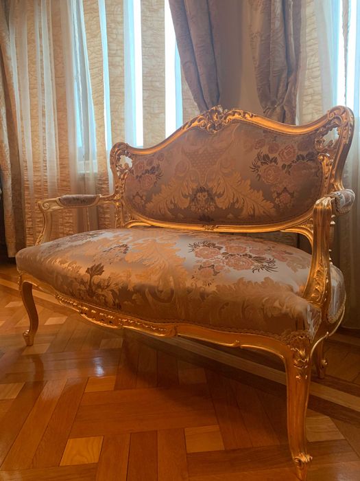 Canapea Rococo si oglinda cristal Bragadiru • OLX.ro