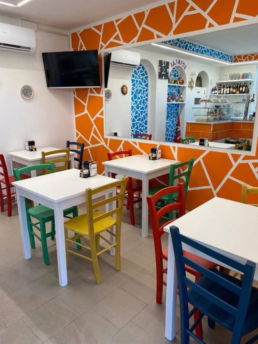 Mese și scaune din lemn masiv - Perfecte pentru restaurante, pub-uri ...