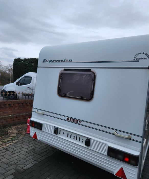 Vand rulota abbey 2002 Crang • OLX.ro