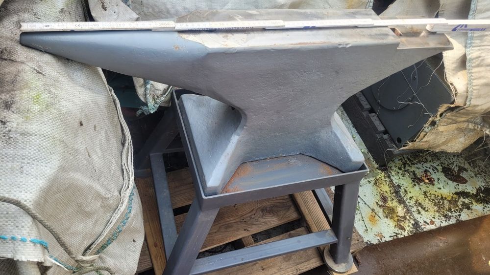 Nicovala forjata 150 kg cu masa suport din teava Timisoara • OLX.ro