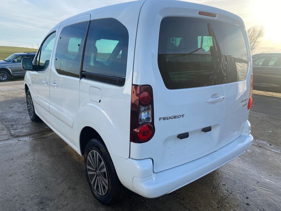 Peugeot Partner Tepee 1. 6 BlueHDi 100 кс. , 5 ск. , двигател BHY с ...