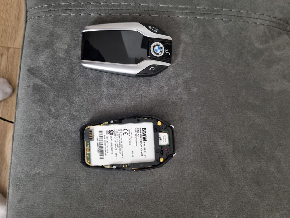 Cheie originală BMW cu display ( smart key) Pitesti • OLX.ro