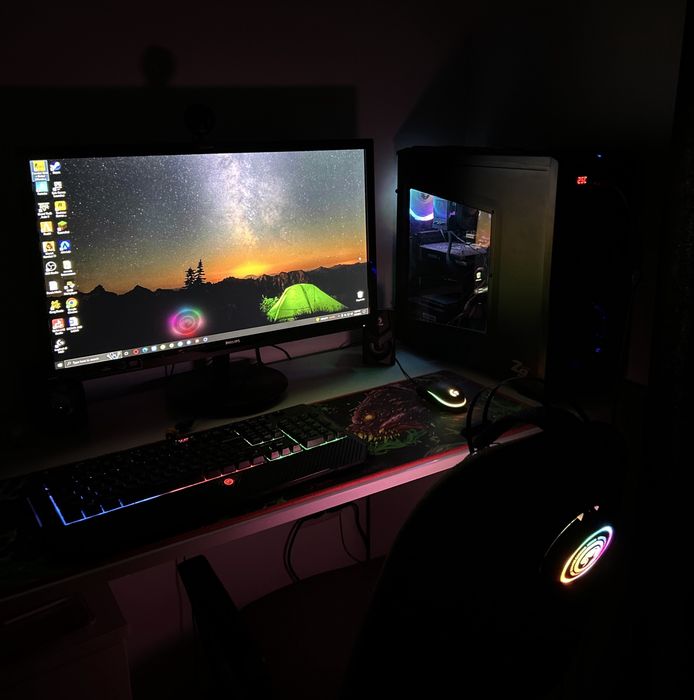 Vand PC Gaming cu tot cu setup Viisoara • OLX.ro