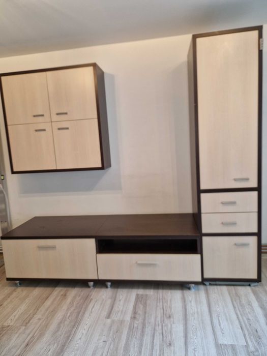 Set mobilier living in perfecta stare facuta la comanda din pal 28 mm ...