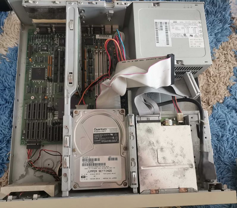 Unitate pc 486 SX la 25Mhz , 4 Mb EDO RAM, HDD 170 Mb, flopy, retro ...