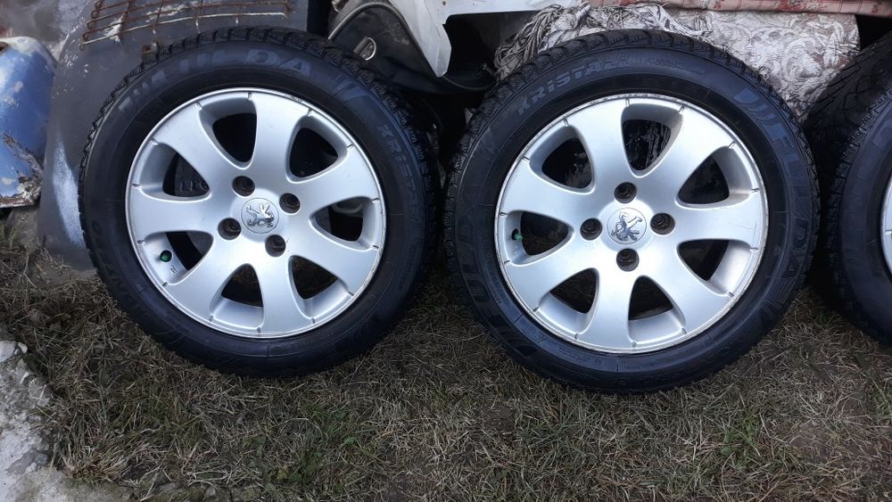 Jenti aluminiu 15 si cauciucuri iarna Sacele • OLX.ro