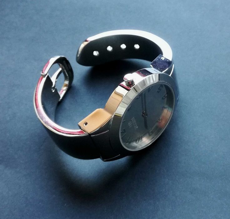 Ръчен часовник гривна Moschino, Manoush, A-Cold-Wall, Jacquemus гр ...