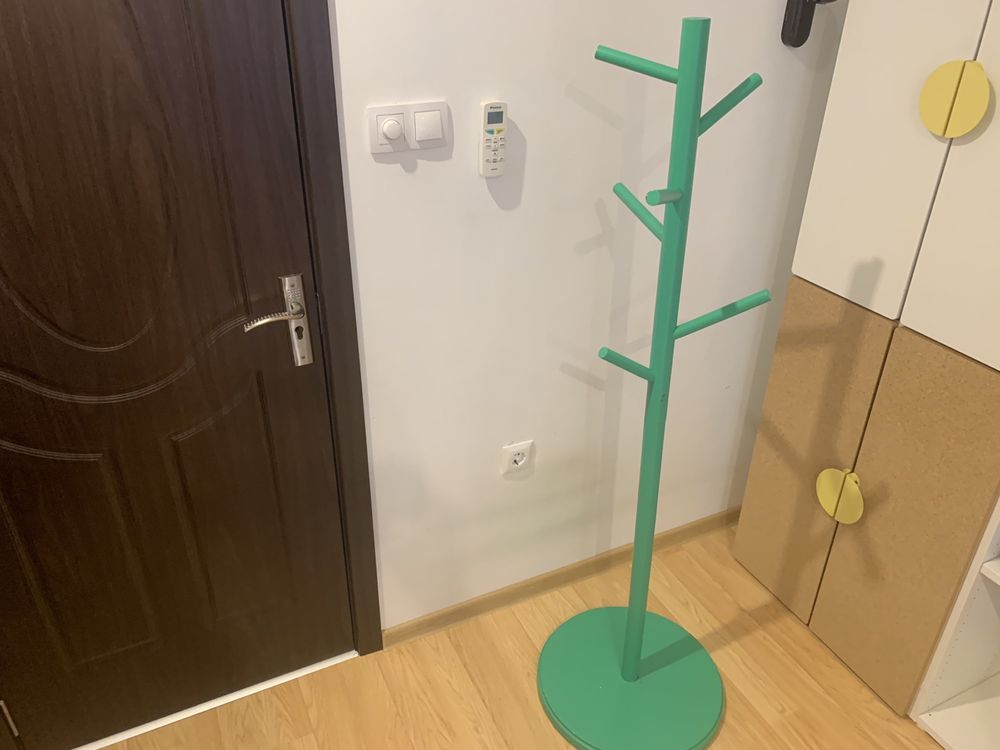 Зелена закачалка Икеа Ikea за палта и шапки гр. Варна Аспарухово • OLX.bg