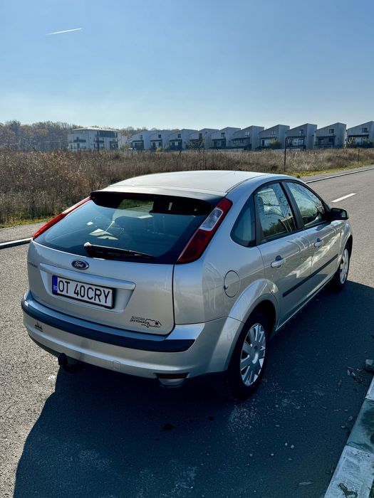 Ford Focus 1.8 Benzina An 2007 Rosu • OLX.ro