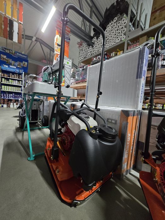 Placa compactoare BISONTE PC90H 97 kg motor Honda GX160 5,5 cp Pascani ...