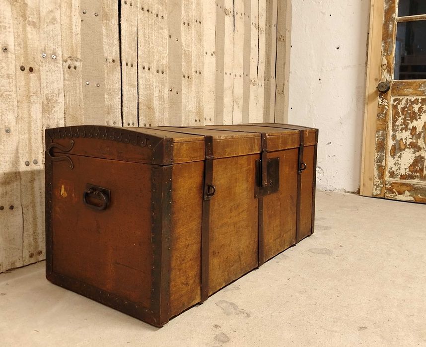 Cufar foarte vechi din lemn masiv/Lada Gradistea • OLX.ro