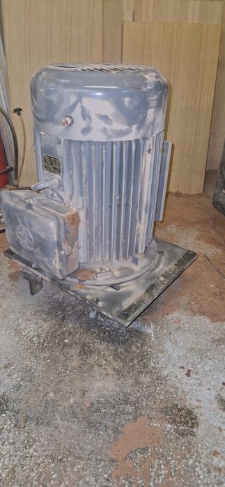 Motor trifazic 15kw și unul de 11kw Baia Mare • OLX.ro