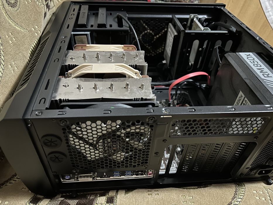 Vand sistem pc Zalman Z3, kit i7 4790 k, sursa Corsair RM 850 x, ssd ...