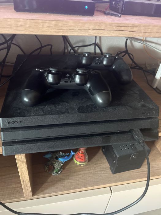 PS4 Pro 1TB 4K HDR с два джойстика оргинални гр. Стара Загора Самара 1 • OLX.bg