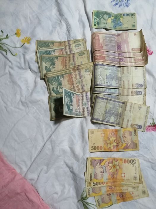 Vând bancnote vechi și dolari americani Chiajna • OLX.ro