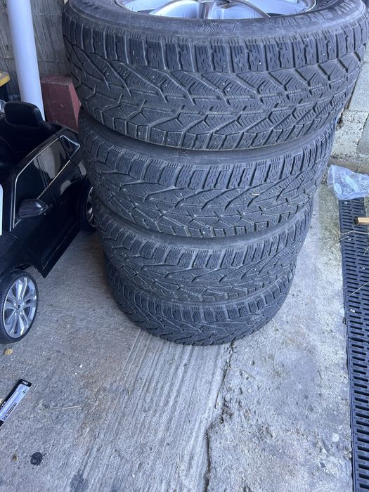 Jante si anvelope iarna 235 65 17 Cluj-Napoca • OLX.ro