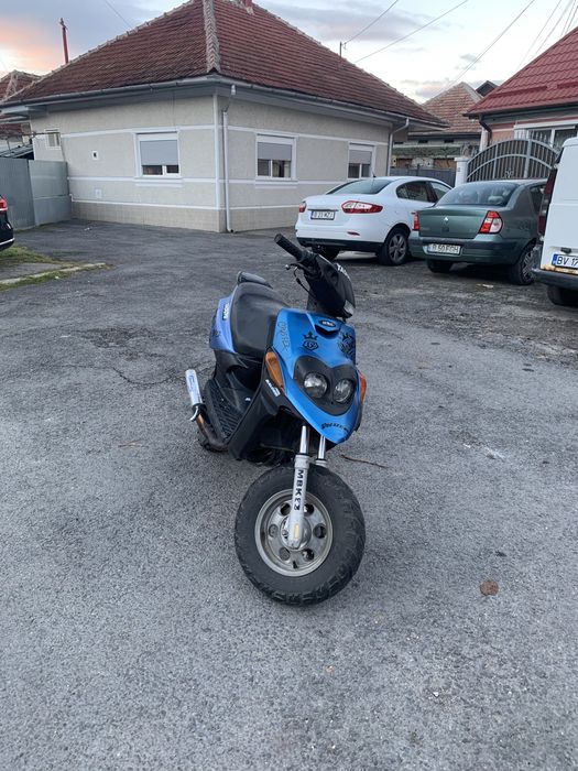 Vând scuter aprilia scarabeo si yamaha mbk Fagaras • OLX.ro