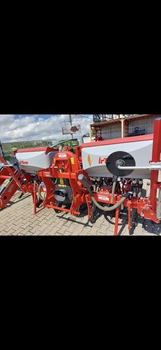 Vand semanatoare 4 randuri prasitoare irtem noua Arad • OLX.ro