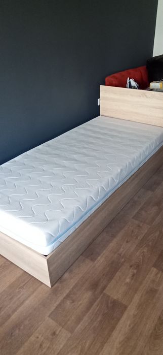 Продавам легло Изи 82/190 с подматрачна рамка и двулицев матрак гр. Варна Левски • OLX.bg