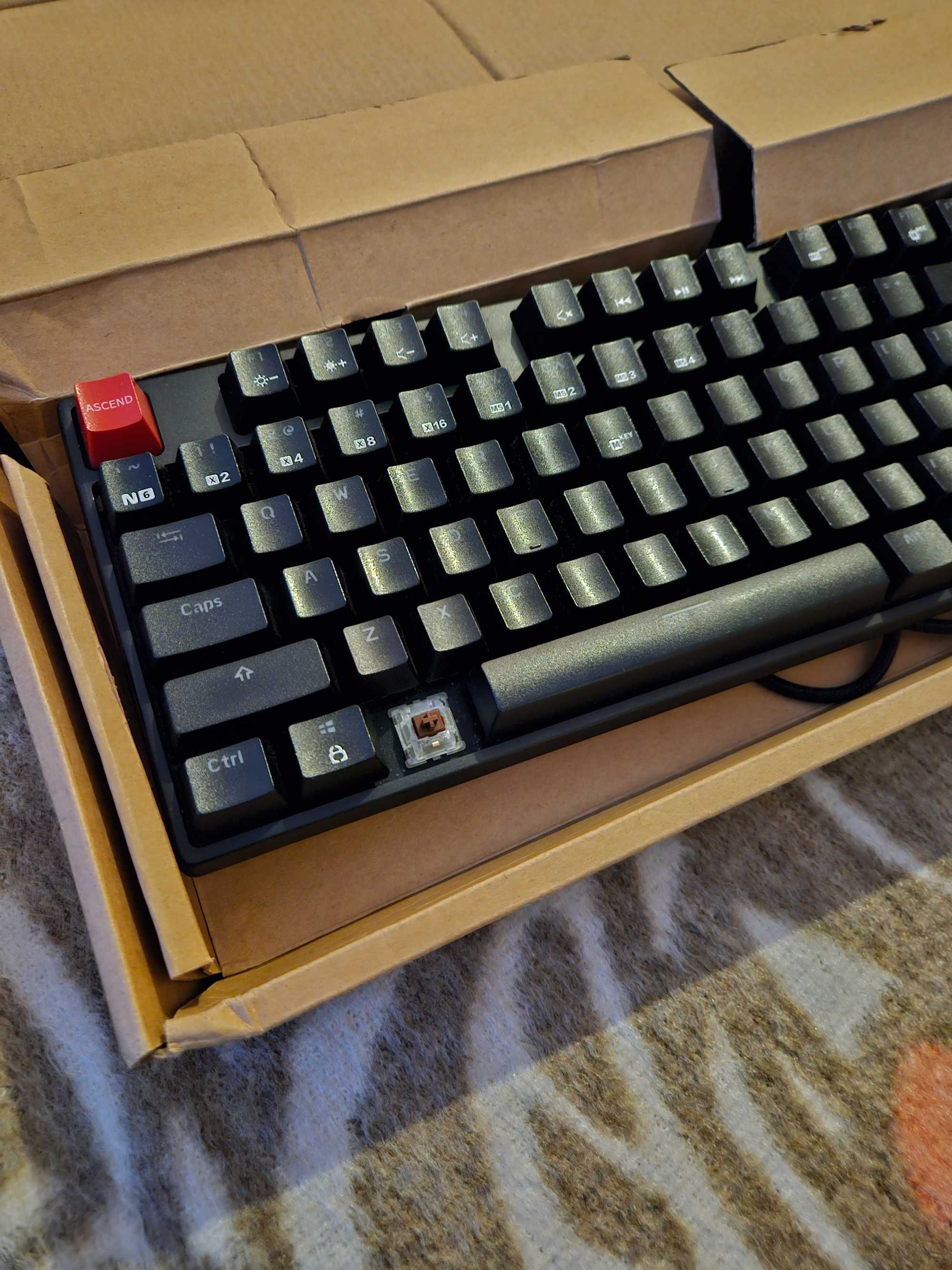 Механична клавиатура Hexgears GK705, hot swappable, cherry brown/red гр ...