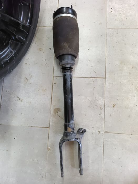 Десен амортисьор с възглавница за Mercedes ML/GL W164/X164 с. Хрищени • OLX.bg