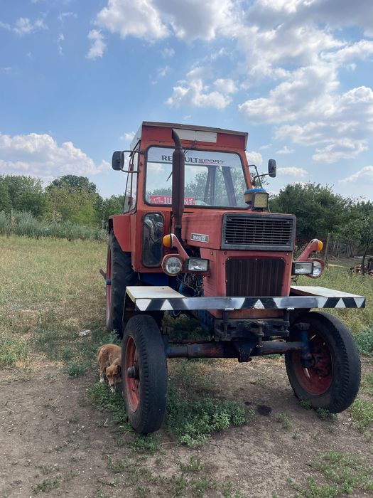 Tractor Universal 650 Mihaesti • OLX.ro
