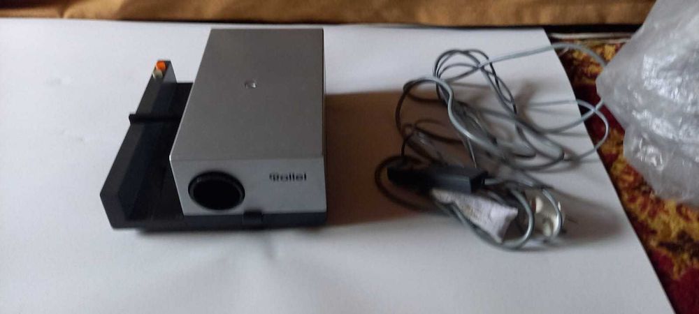 Proiector diapozitive si Proiector multimedia LED PROJECTOR 320x240 ...