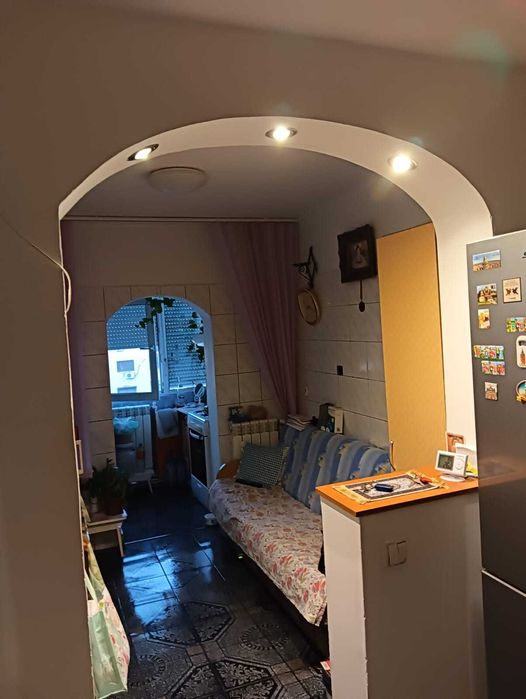 Vand apartament 2 camere decomandat, zona Far, Scoala 16, Constanta ...