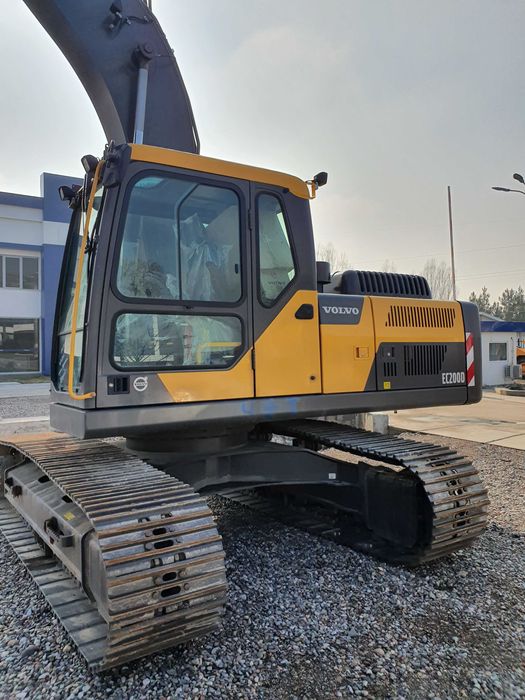 Экскаватор Гусеничный VOLVO EC200D: 1 850 000 000 сум - Спецтехника ...
