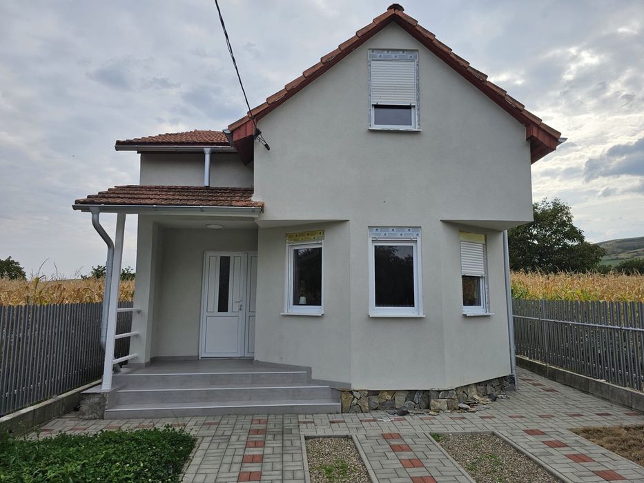 Casa de vanzare 80m patrati Benic • OLX.ro