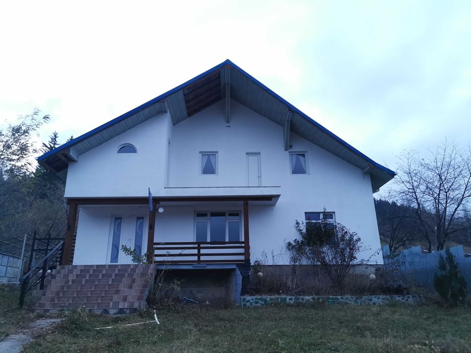 Casă de vânzare în Cracaul Negru Cracaul Negru • OLX.ro