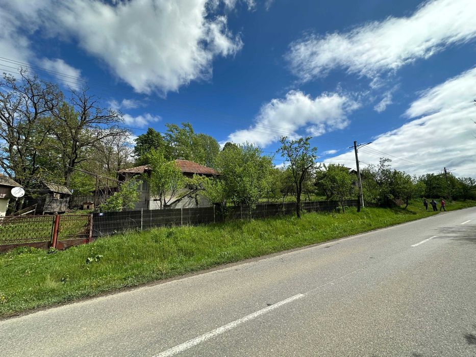 Vand casa in Jud Prahova 2800mp Nucsoara de Sus • OLX.ro