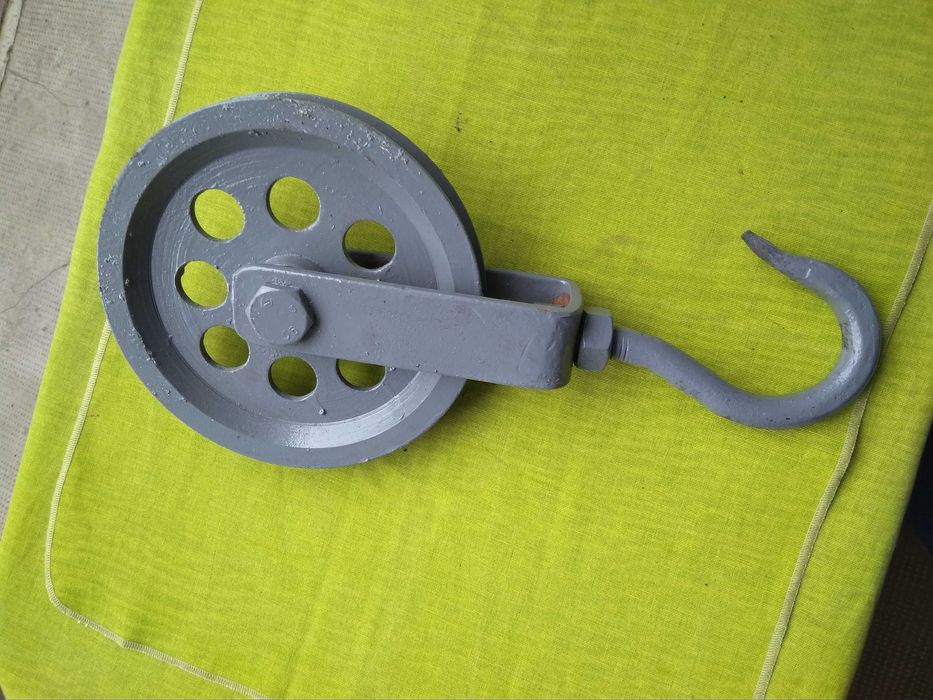 Scripete manual cu carlig de agatare si roata Caransebes • OLX.ro