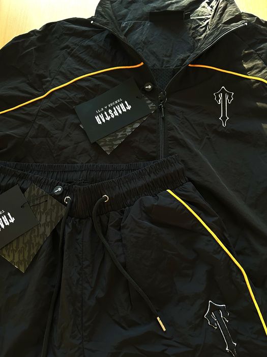 Geaca neagra cu galben si pantaloni trapstar originali windbreaker set ...